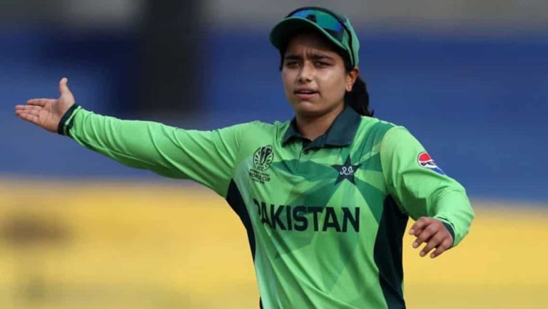 Fatima Sana First Pakistani Woman to Play in The Hundred